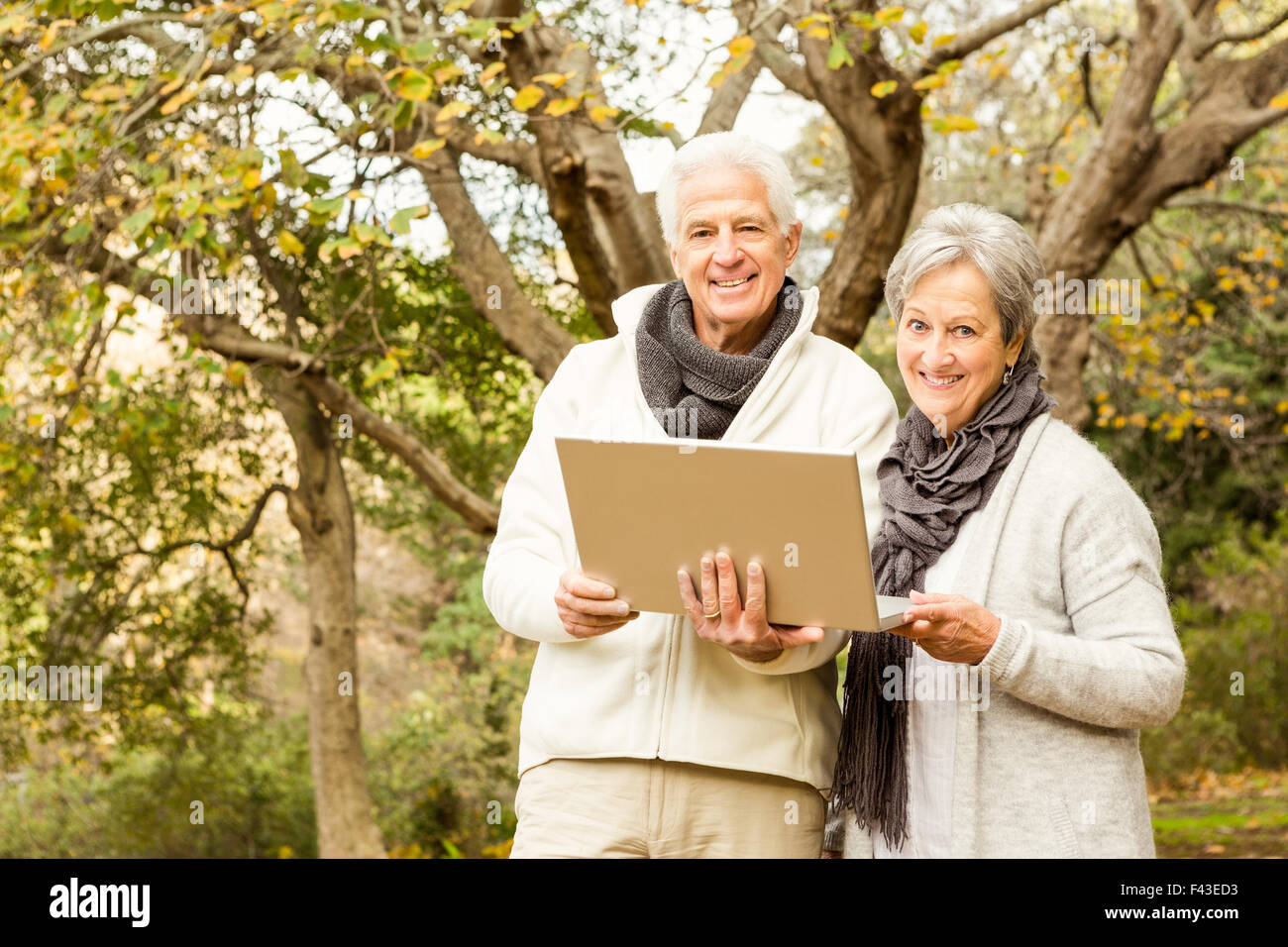 Senior couple computer in hi-res stock photography and images - Alamy