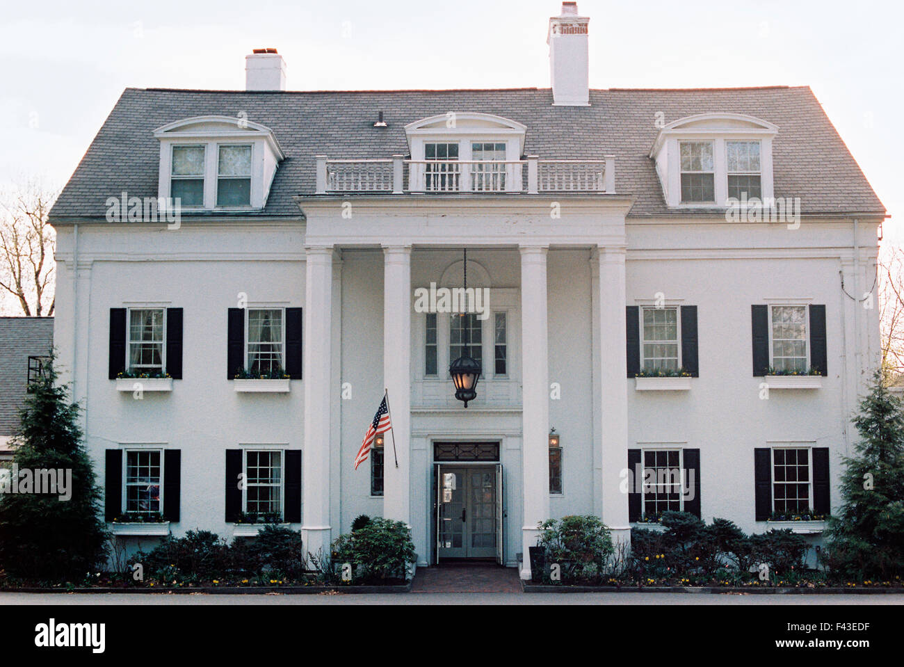 An elegant late 18th century mansion, facade with pillars and grand ...