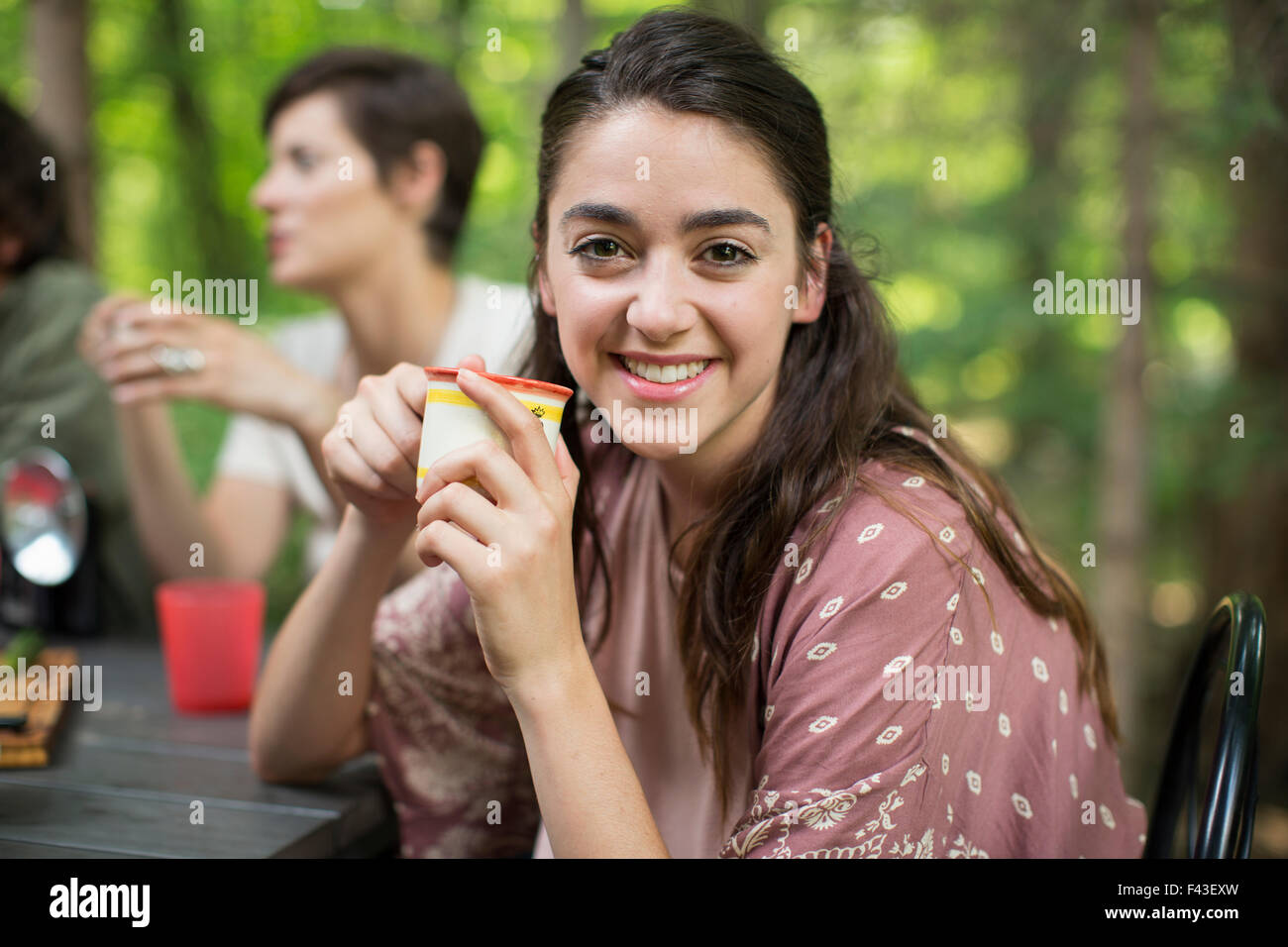 Clearing the table hi-res stock photography and images - Alamy