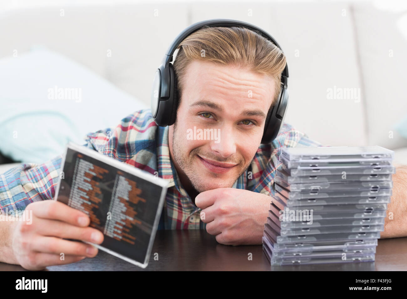 Man listening to cd hi-res stock photography and images - Alamy