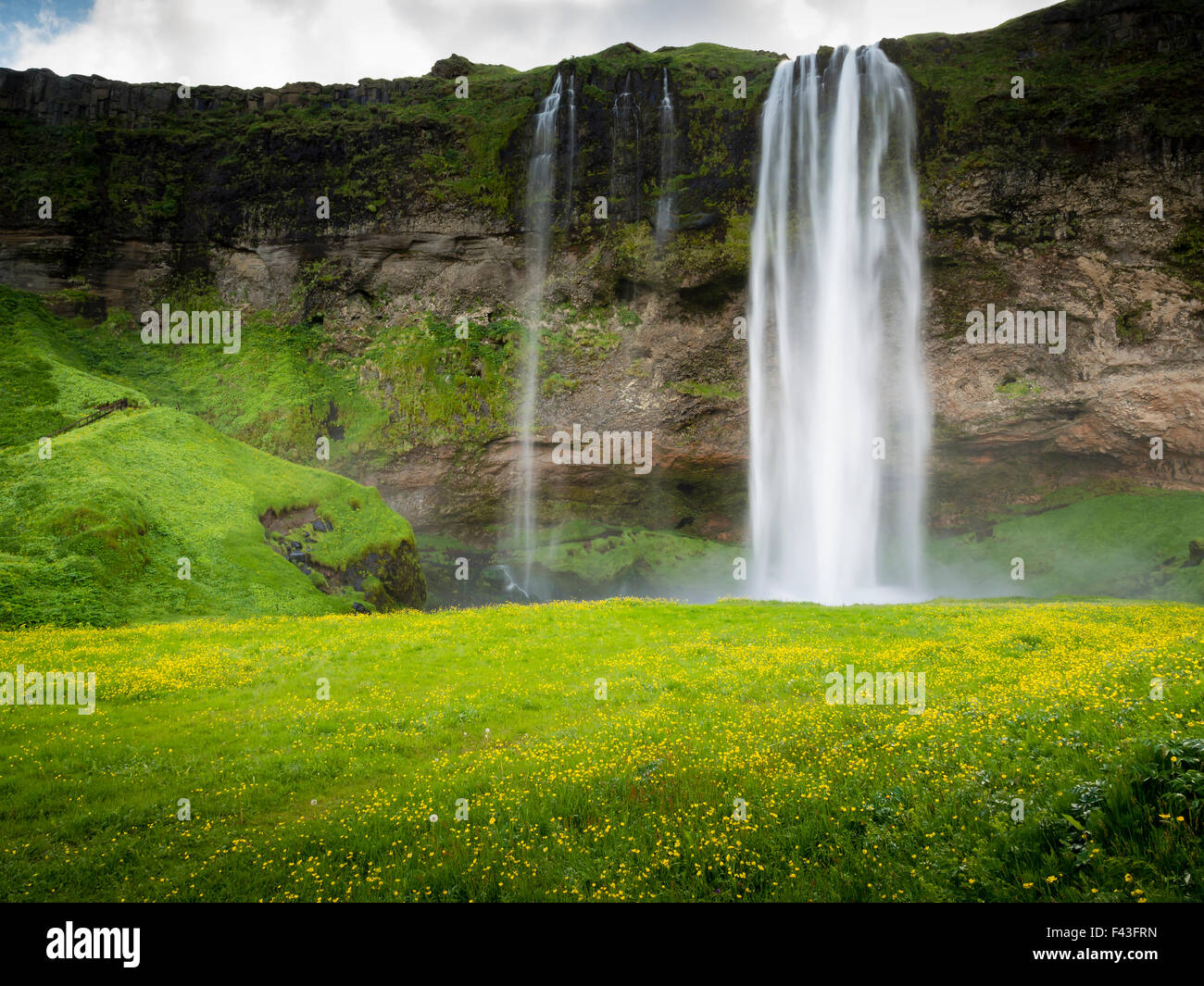 A waterfall cascade over a sheer cliff Stock Photo - Alamy