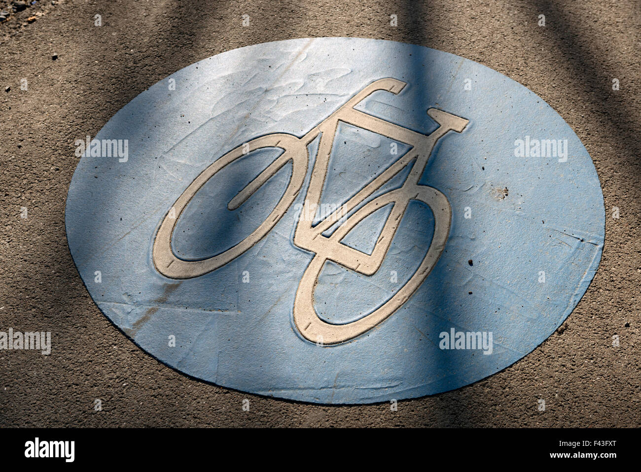 Cycle path sign Stock Photo - Alamy