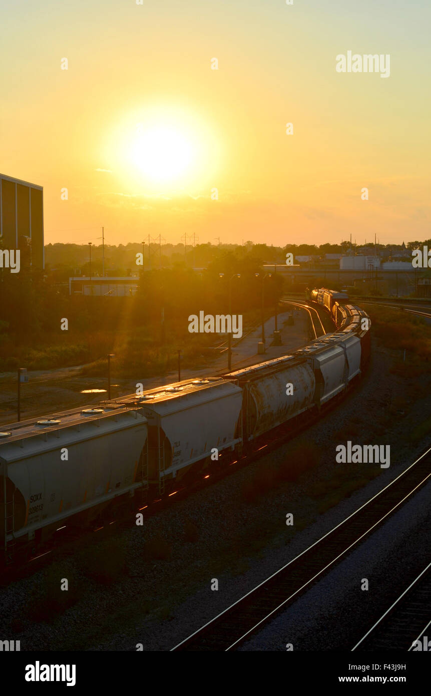 Highlighted train cars and tracks hi-res stock photography and images ...
