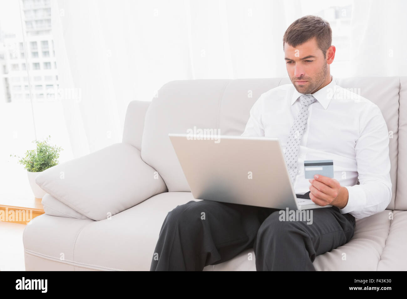 Buying things online hi-res stock photography and images - Alamy