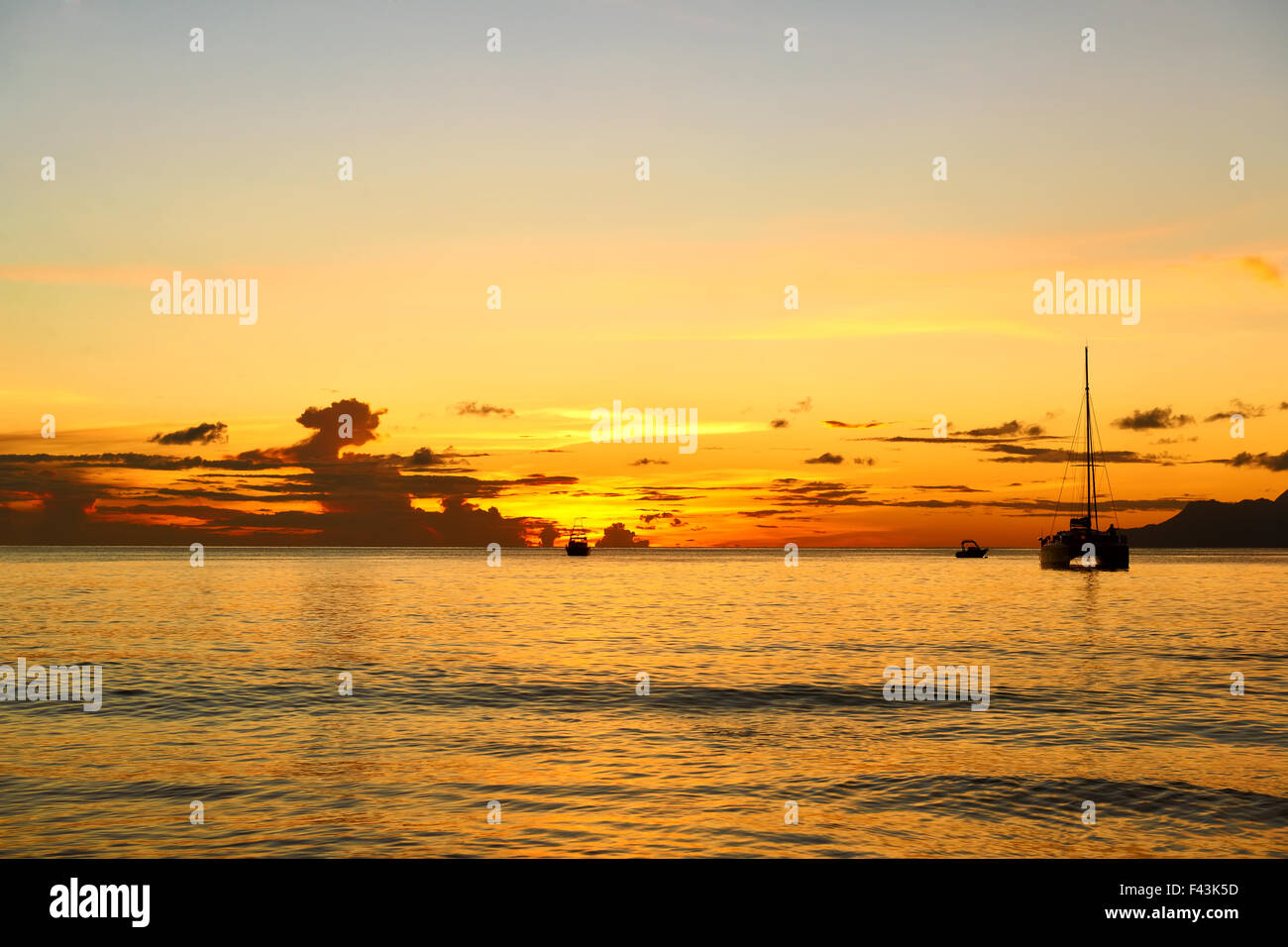 Seychelles sunset catamaran hi-res stock photography and images - Alamy