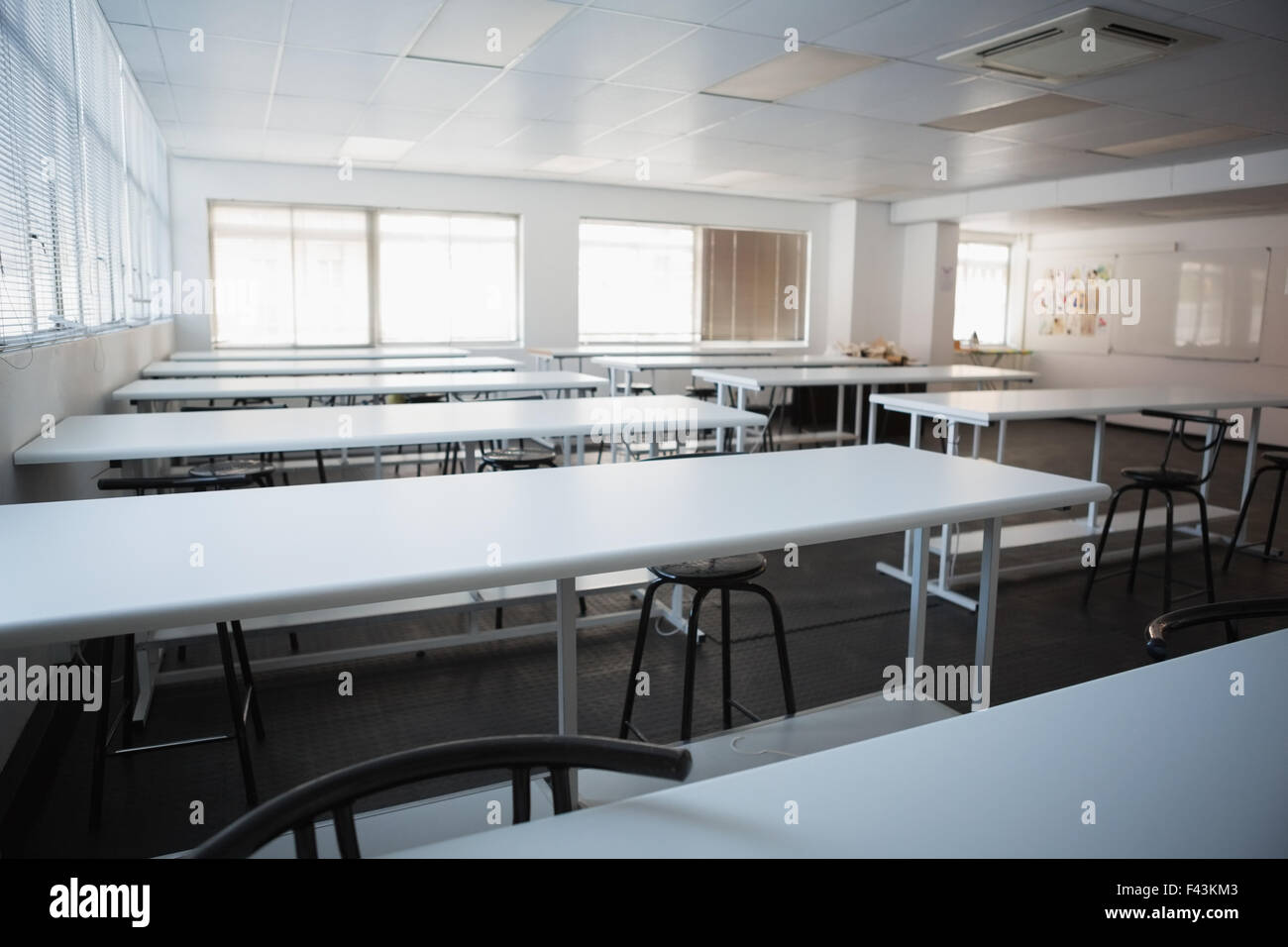 Empty class room Stock Photo - Alamy