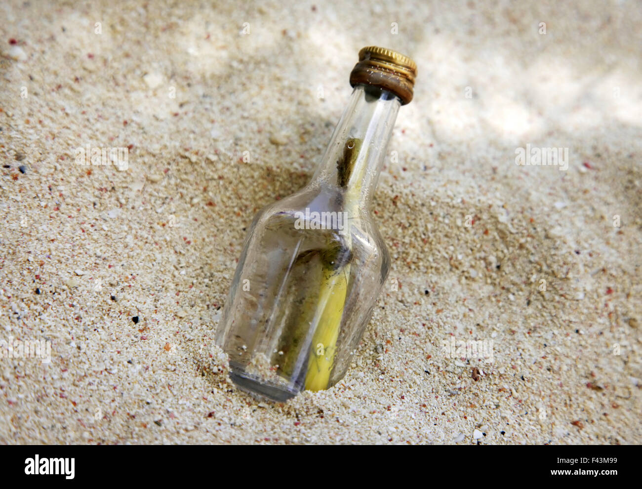 Message in a bottle Stock Photo - Alamy