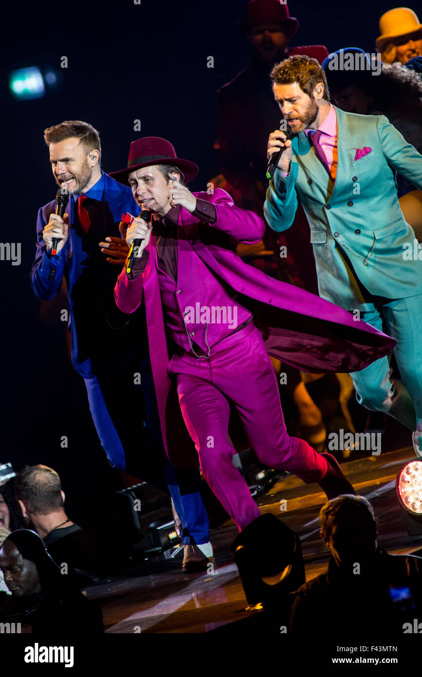 Gary barlow of take that on stage hi-res stock photography and images ...