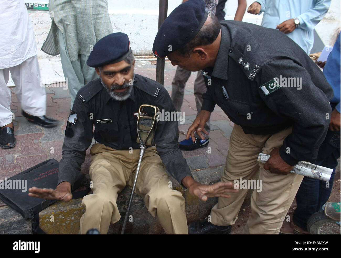 Pakistan police officers hi-res stock photography and images - Alamy