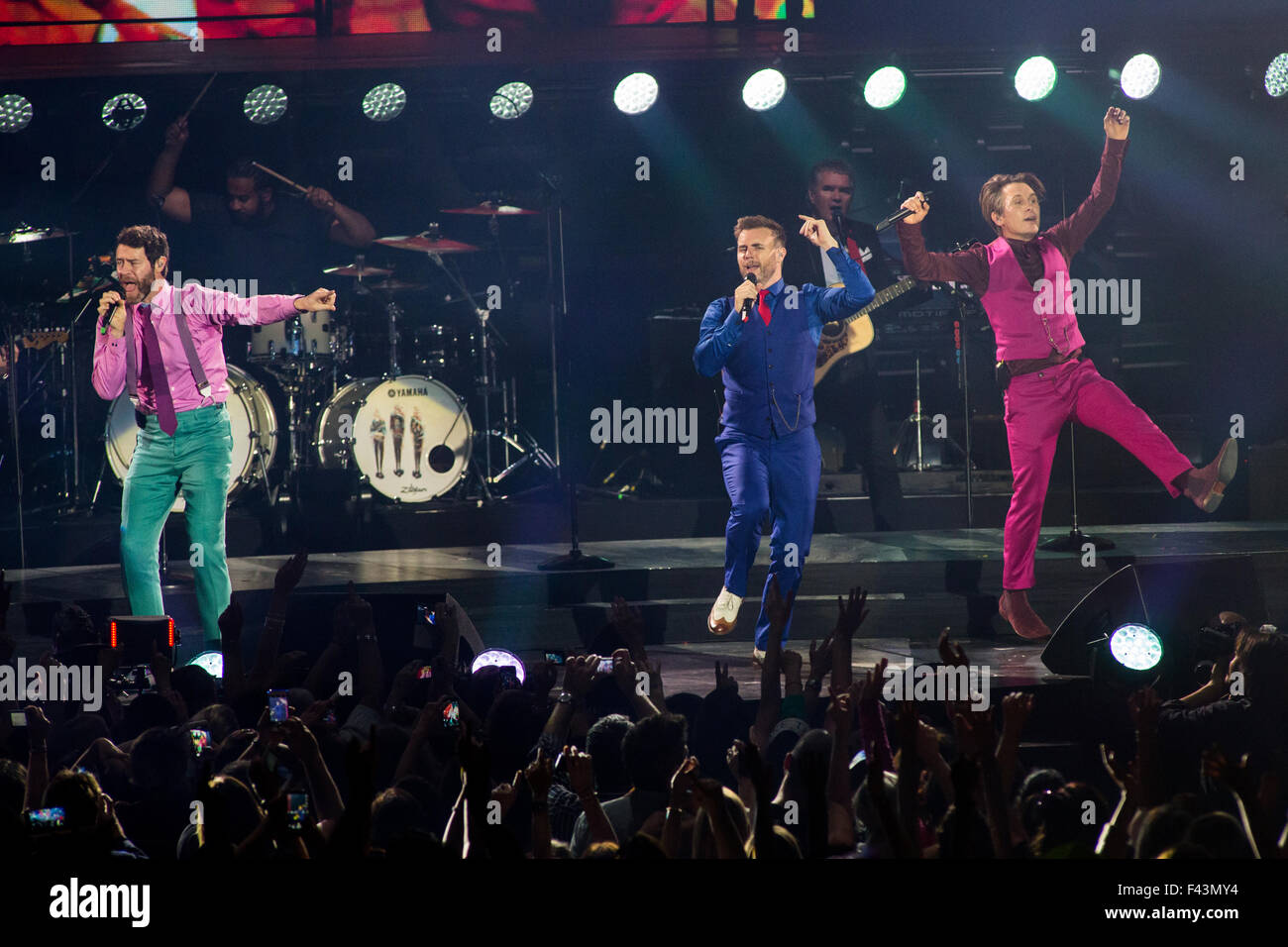 Gary barlow of take that on stage hi-res stock photography and images ...