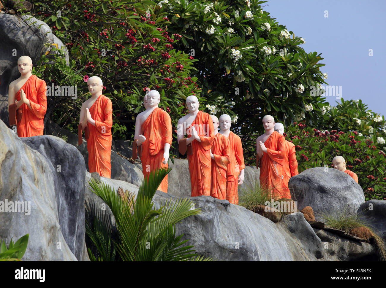 Statue monks hi-res stock photography and images - Alamy