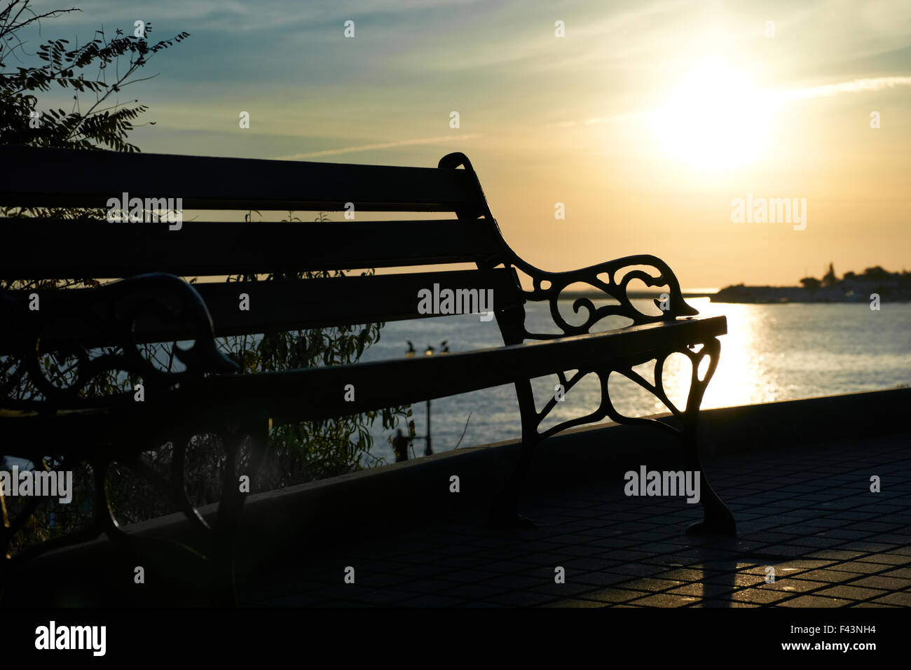 Bench near beach hi-res stock photography and images - Alamy