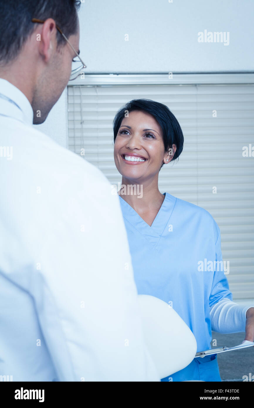 Dentist meeting discussion hi-res stock photography and images - Alamy