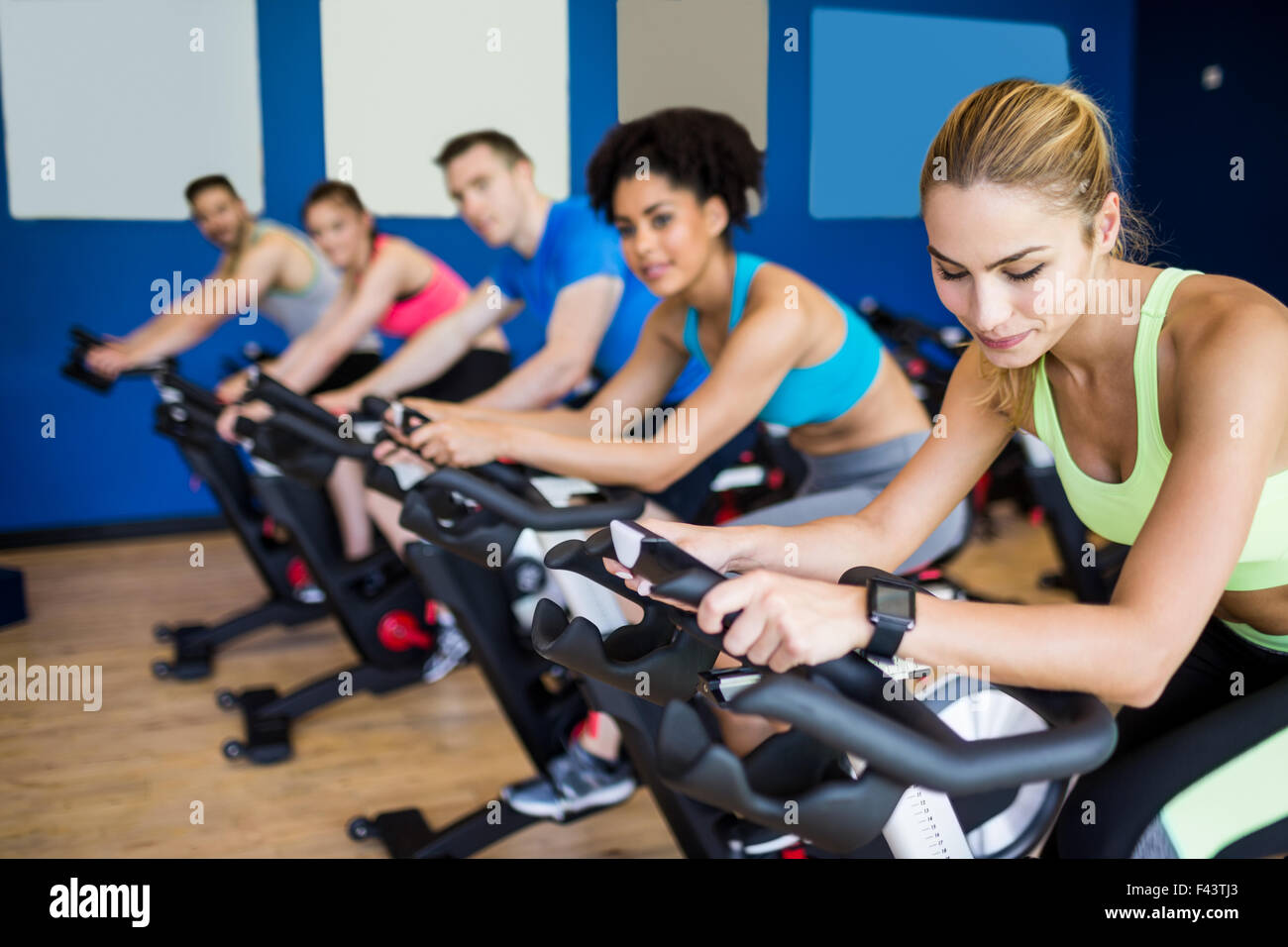 Fit people in a spin class Stock Photo - Alamy