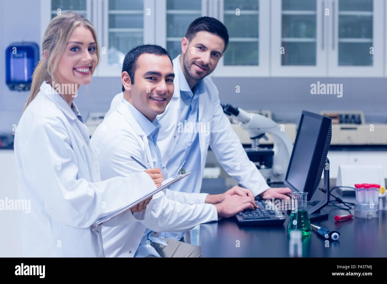 College computer lab students hi-res stock photography and images - Alamy