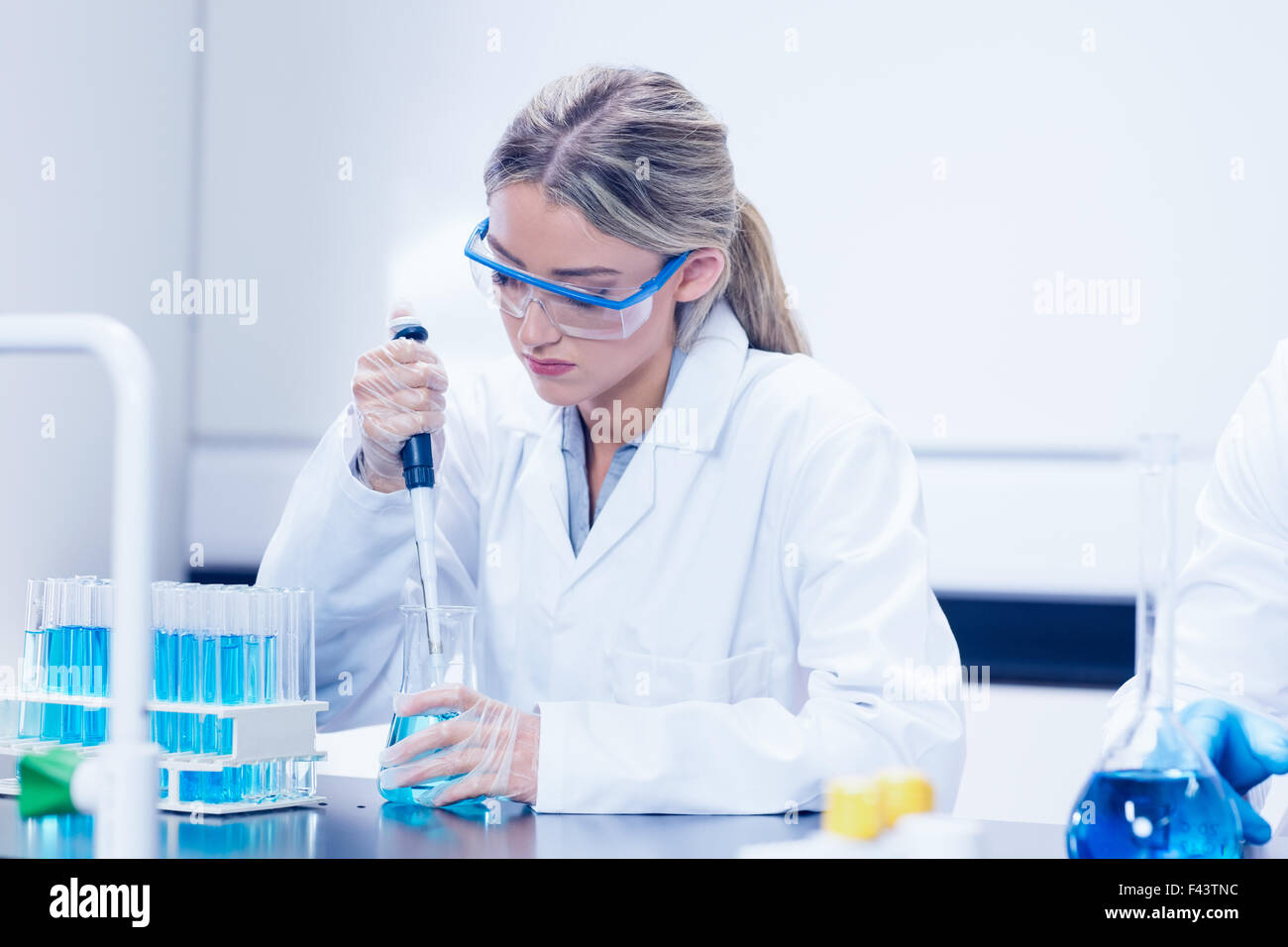 Science student using pipette in the lab Stock Photo - Alamy