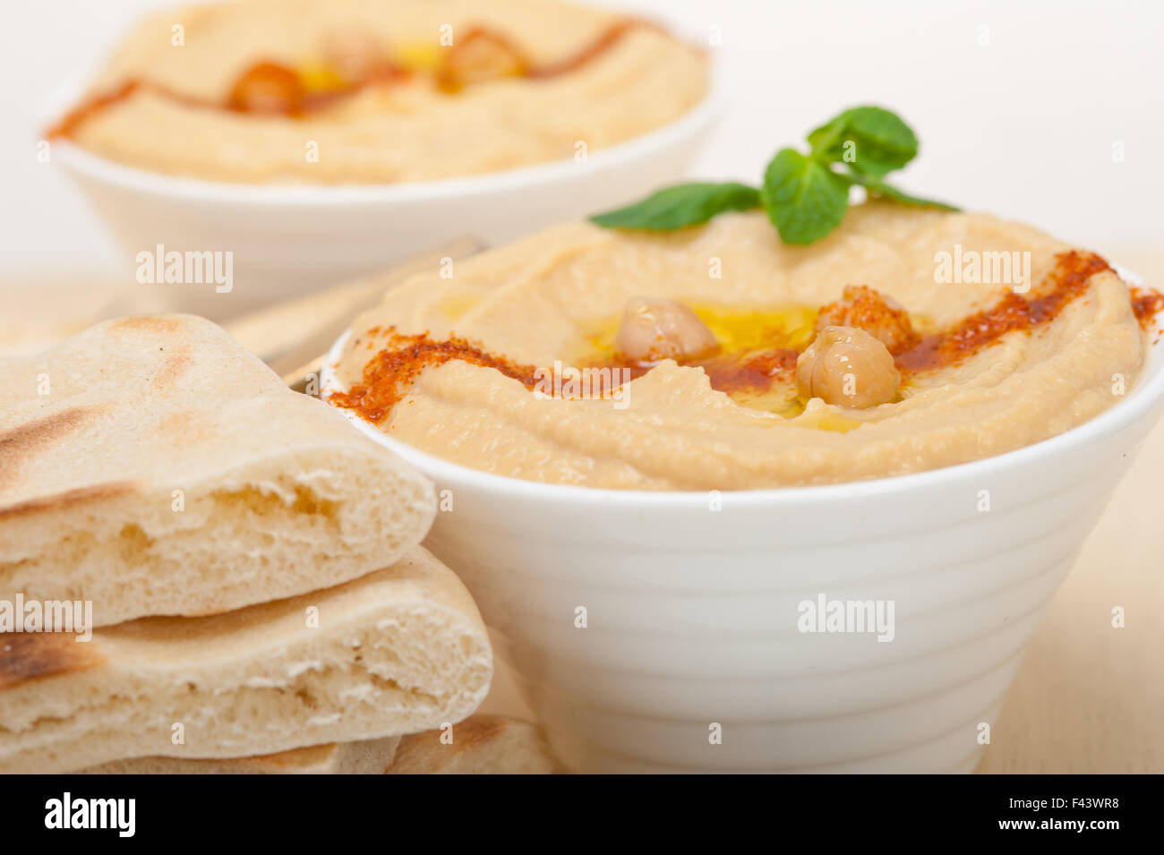 Hummus with pita bread Stock Photo - Alamy