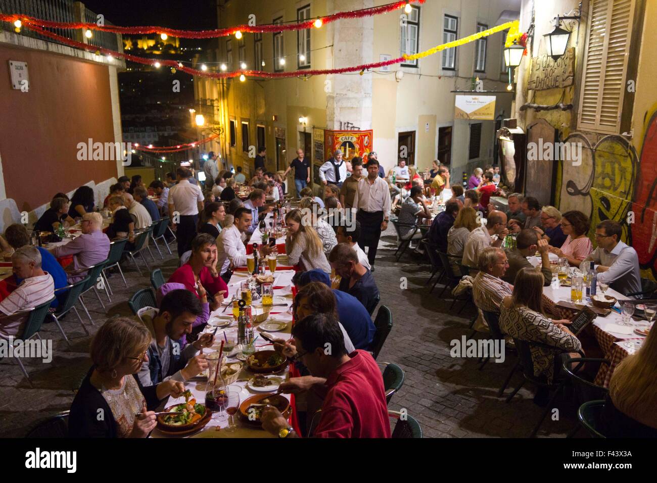 LISBON, PORTUGAL - OCTOBER 23 2014: People having dinner outdoor in ...