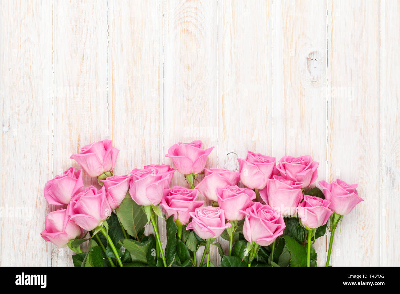 Wooden table roses top view hi-res stock photography and images - Alamy