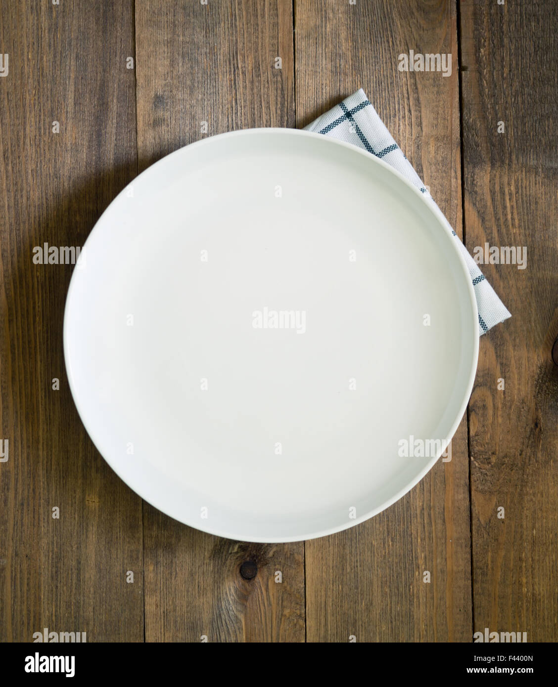 Cafe empty plate hi-res stock photography and images - Alamy