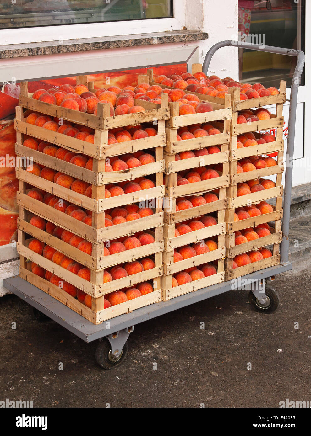 Peach crate hi-res stock photography and images - Alamy
