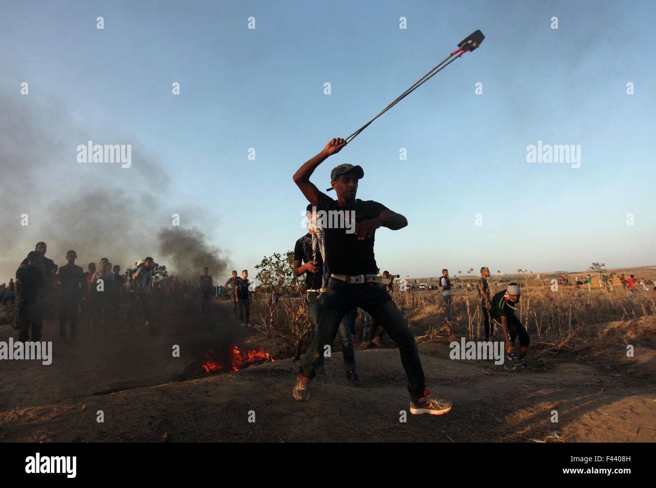Bureij, Gaza Strip, Palestinian Territory. 14th Oct, 2015. A masked ...