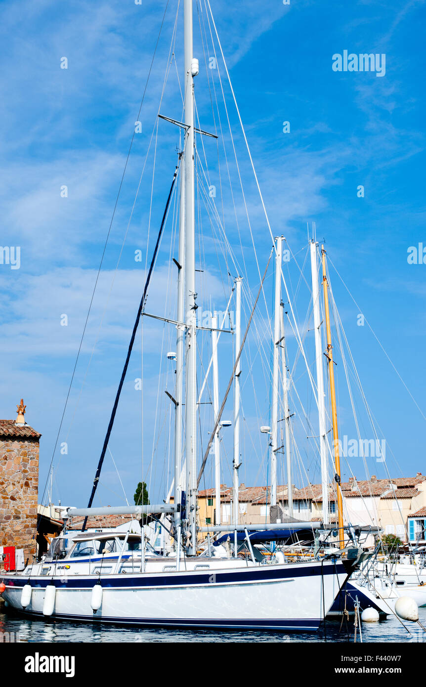 Waterfront buildings and yachts in Port Grimaud, French Riviera, France ...