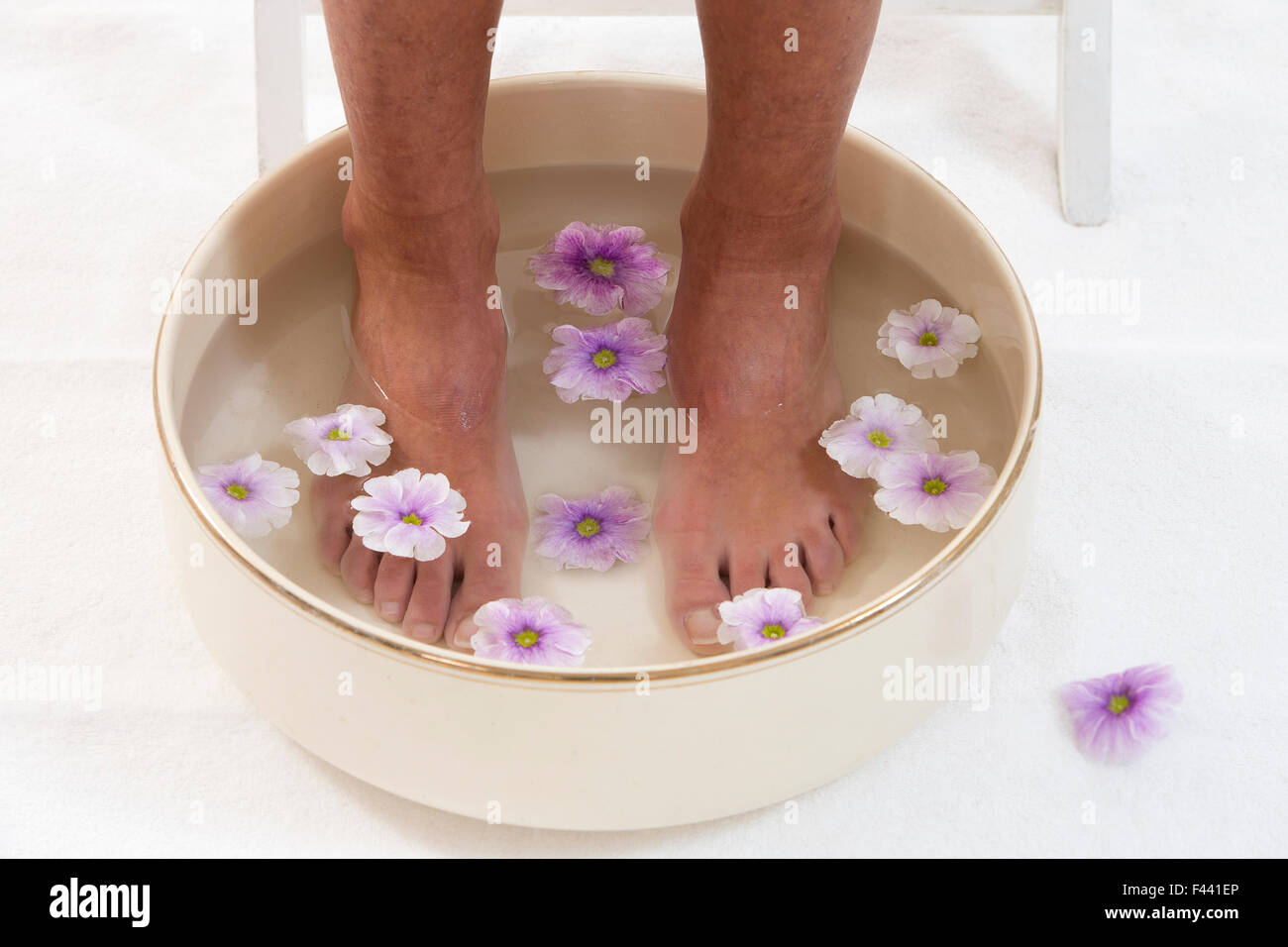 Beautiful pedicured feet with colorful spring daisies in a spa Stock ...