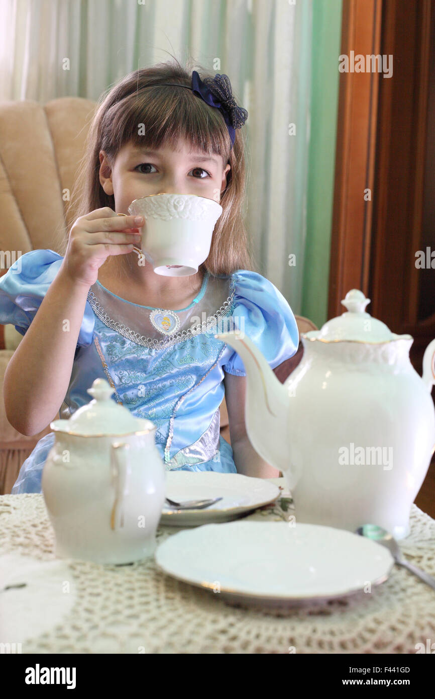 An afternoon tea girls hi-res stock photography and images - Alamy