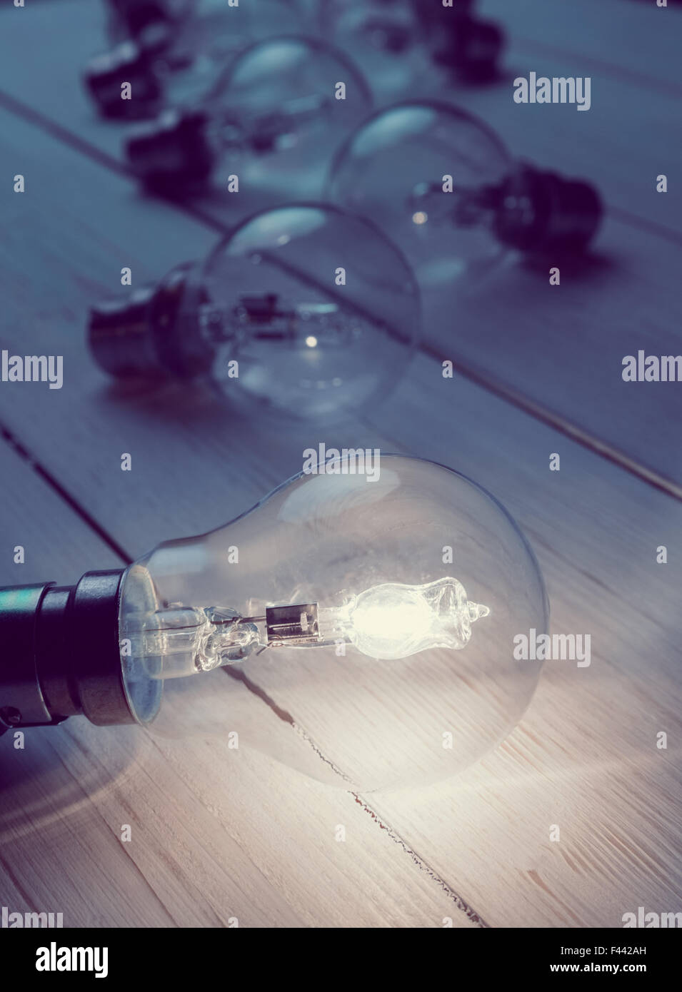 Row light bulb hi-res stock photography and images - Alamy