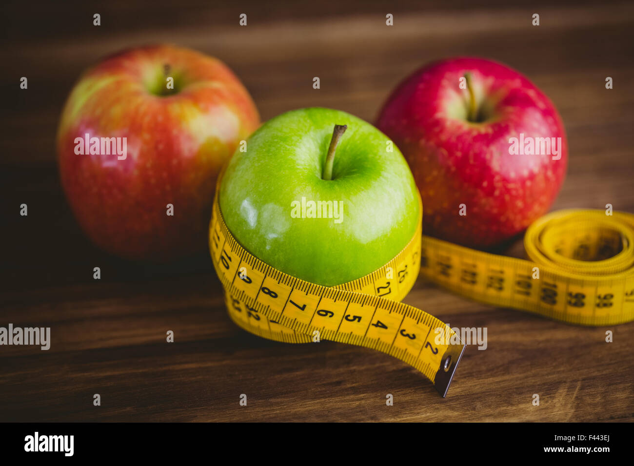 Green and red apples with measuring tape Stock Photo - Alamy
