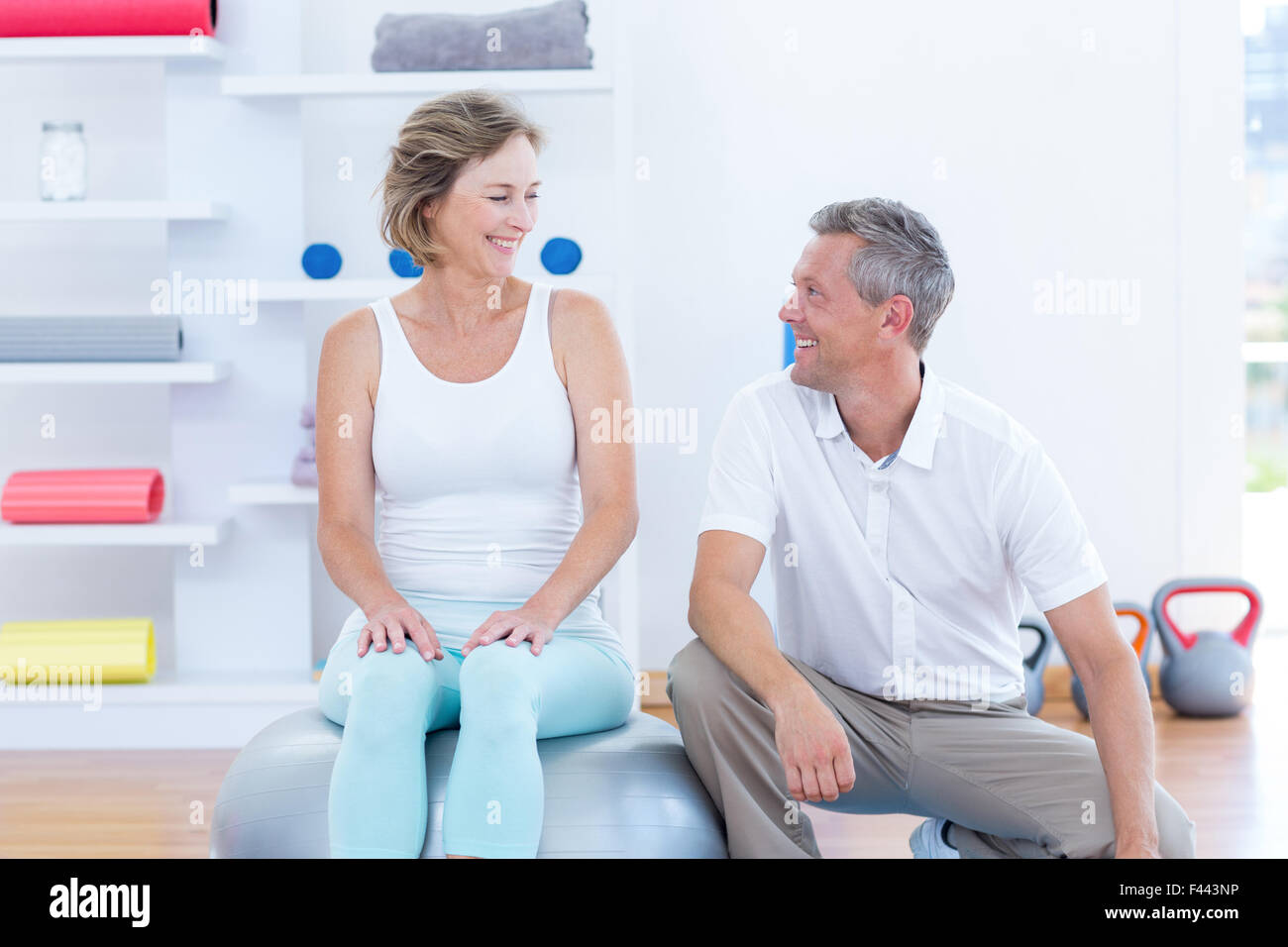 Doctor and patient smiling at each other Stock Photo - Alamy