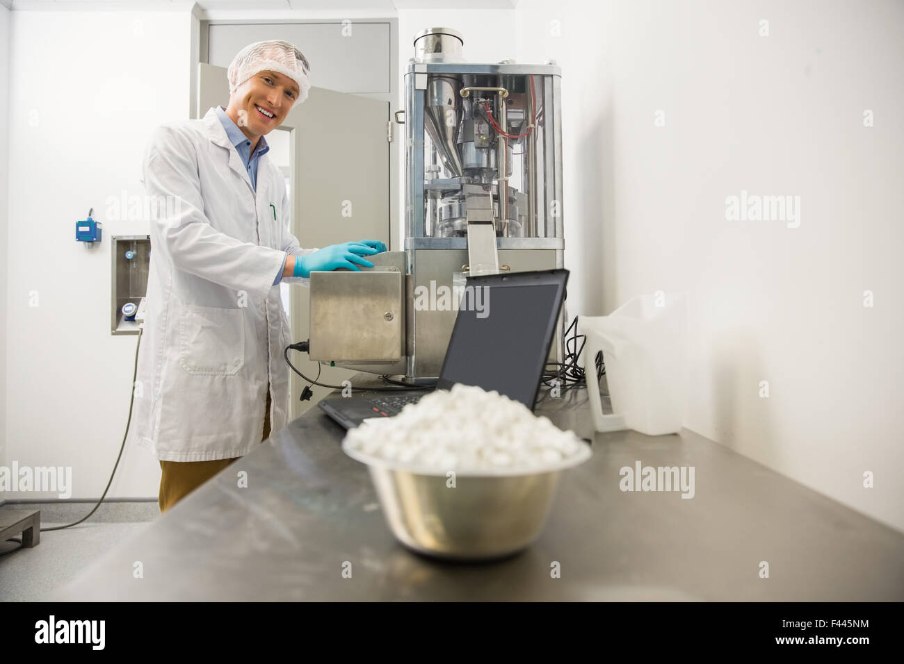 Pharmacist using machinery to make medicine Stock Photo - Alamy
