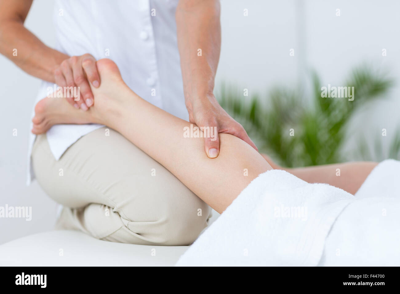 Physiotherapist doing leg massage Stock Photo - Alamy