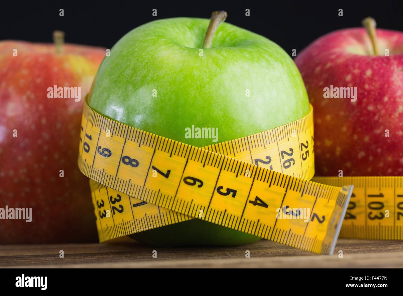 Green and red apples with measuring tape Stock Photo - Alamy