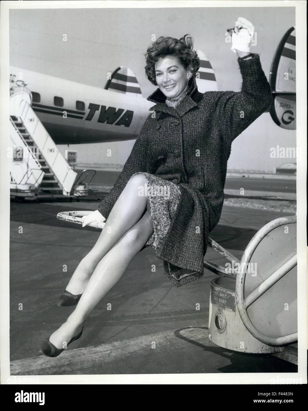 Feb. 24, 1972 - Idlewild Airport, N.Y., -- Lovely TV Actress Doris wiss ...
