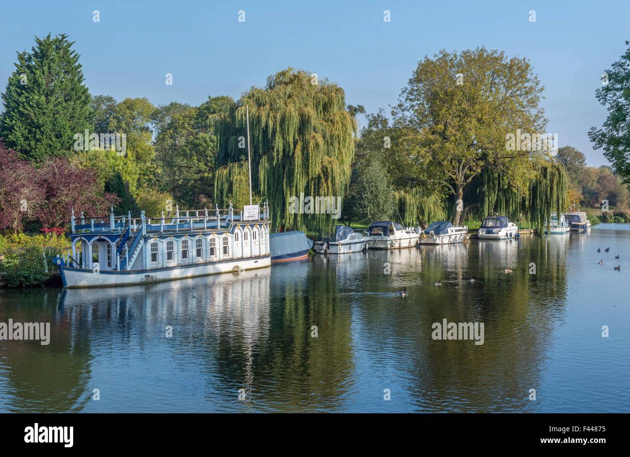 Goring on thames hi-res stock photography and images - Alamy
