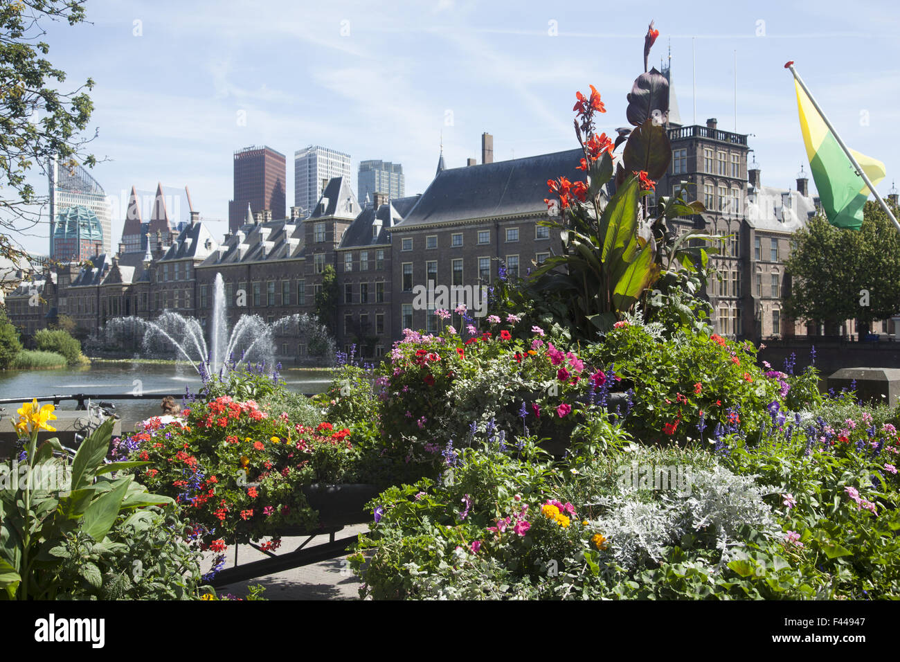 The hague netherlands parliament buildings hi-res stock photography and ...