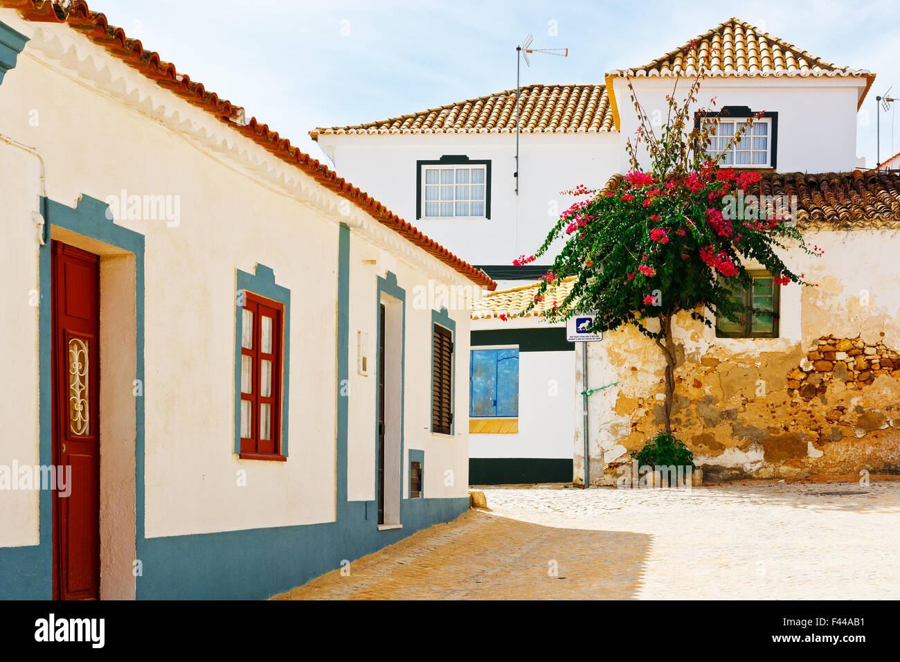 Albufeira square hi-res stock photography and images - Alamy