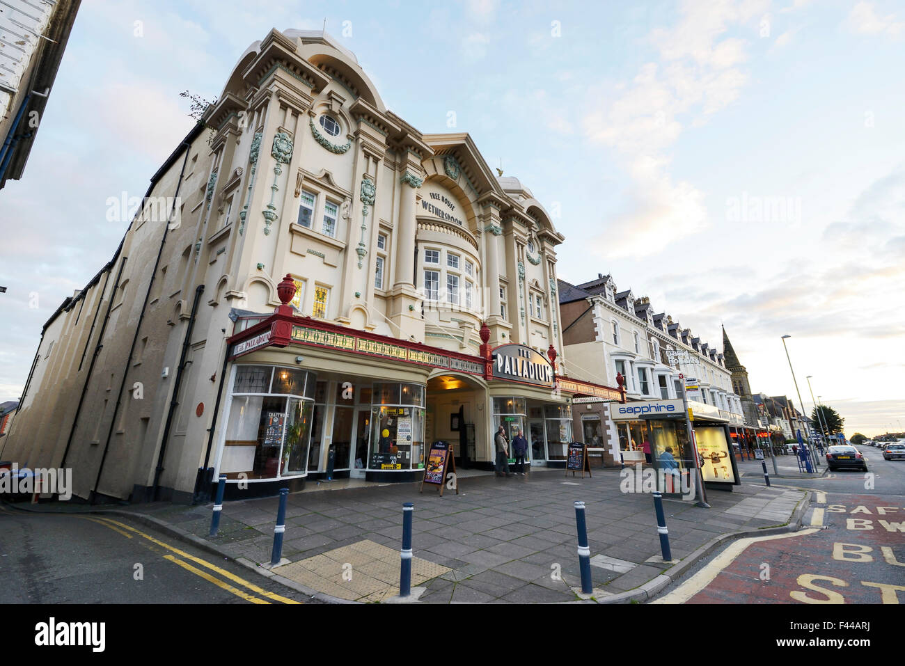 Former picture house, The Palladium, now a Wetherspoon Public house ...