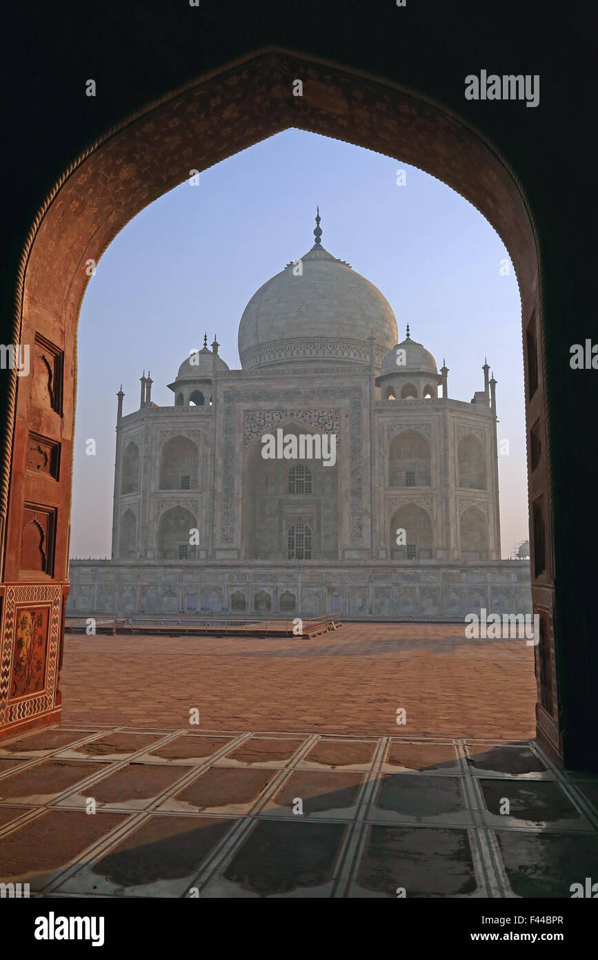 Taj mahal frame india palace hi-res stock photography and images - Alamy