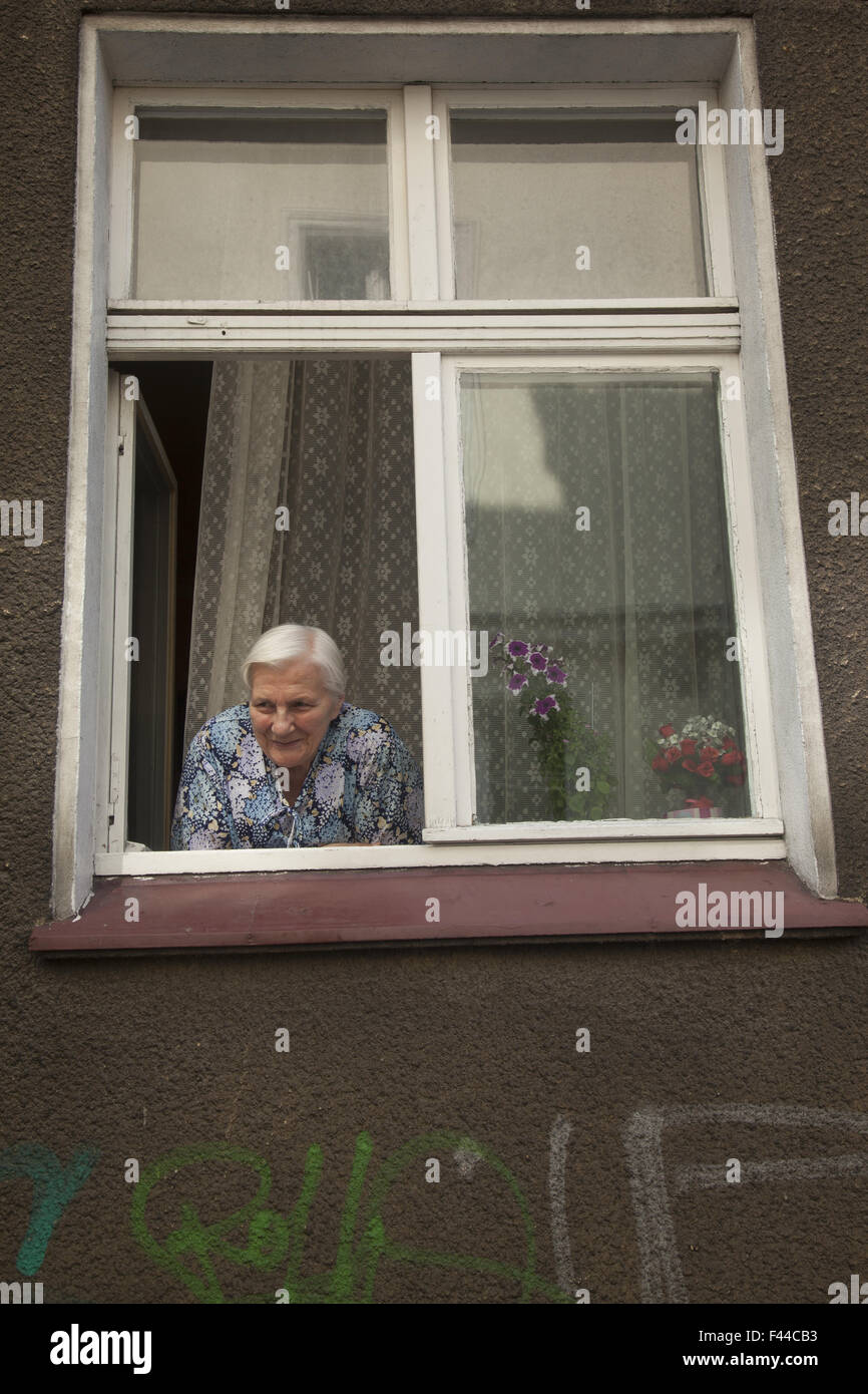 Elderly woman looking out of window hi-res stock photography and images ...