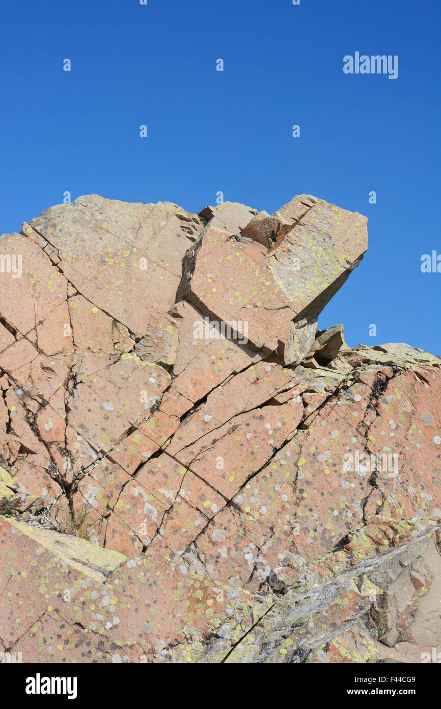 Cracked reddish rocks against a deep blue sky Stock Photo - Alamy