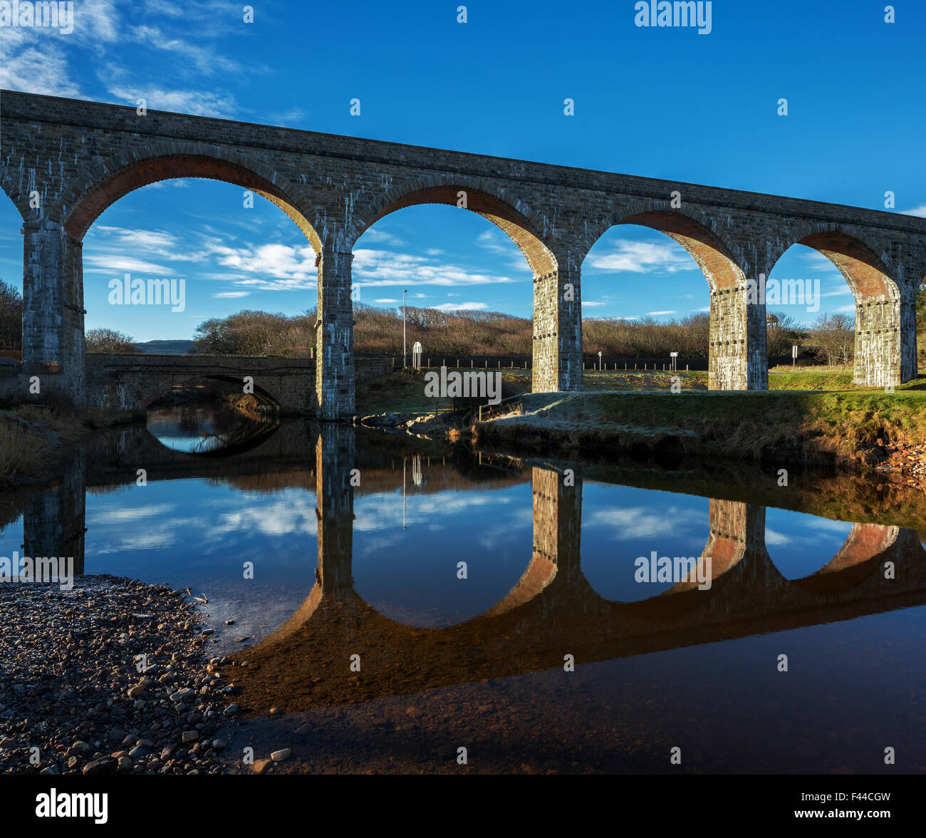 Disused railway viaduct hi-res stock photography and images - Alamy