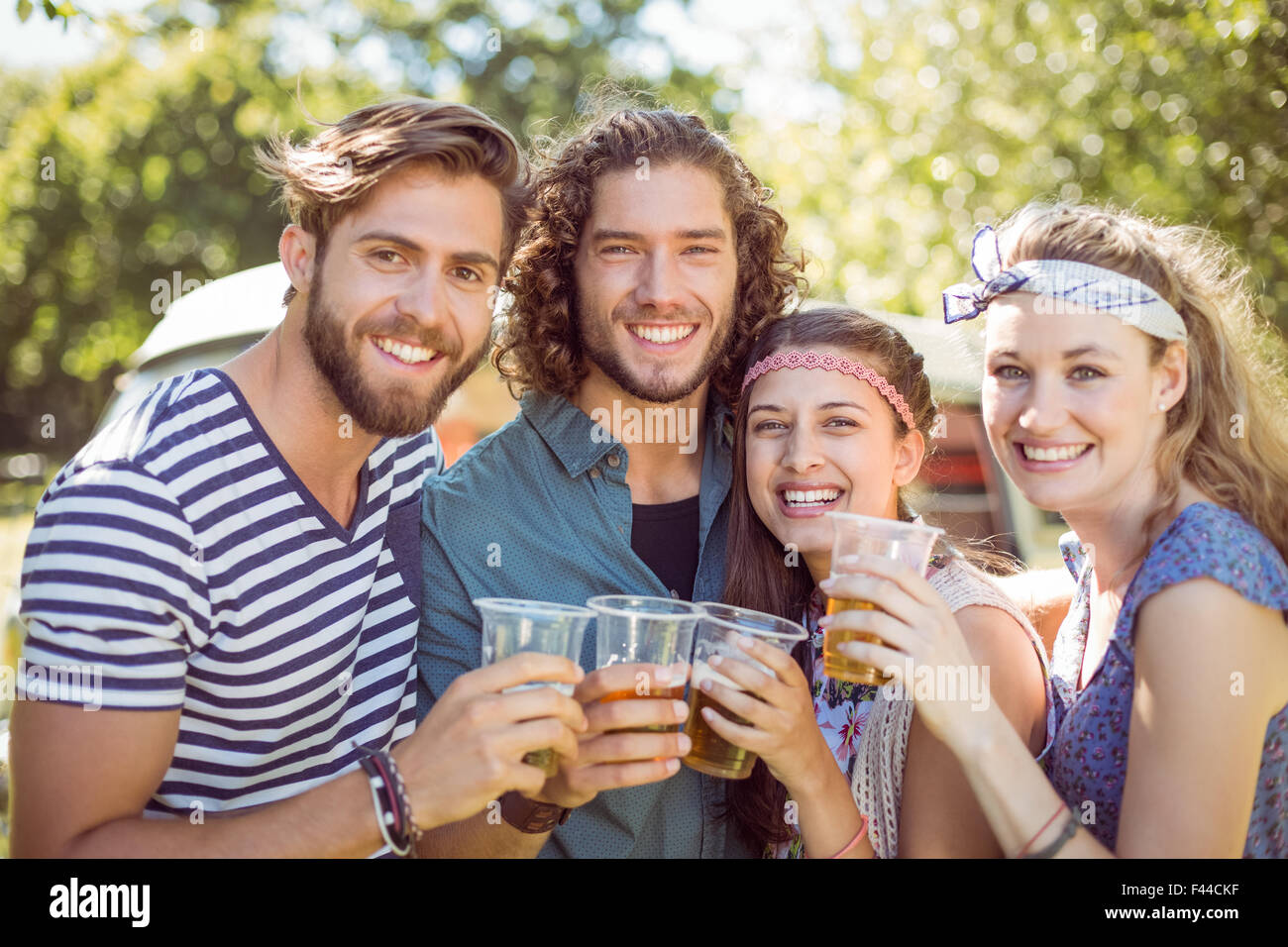 Friends having a beer hi-res stock photography and images - Alamy