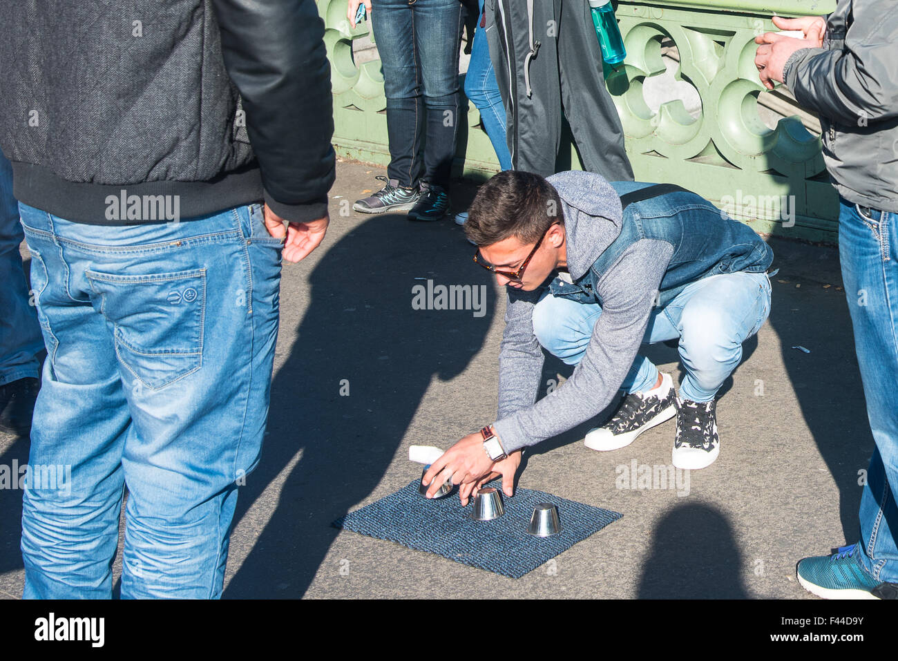 Shell game hi-res stock photography and images - Alamy