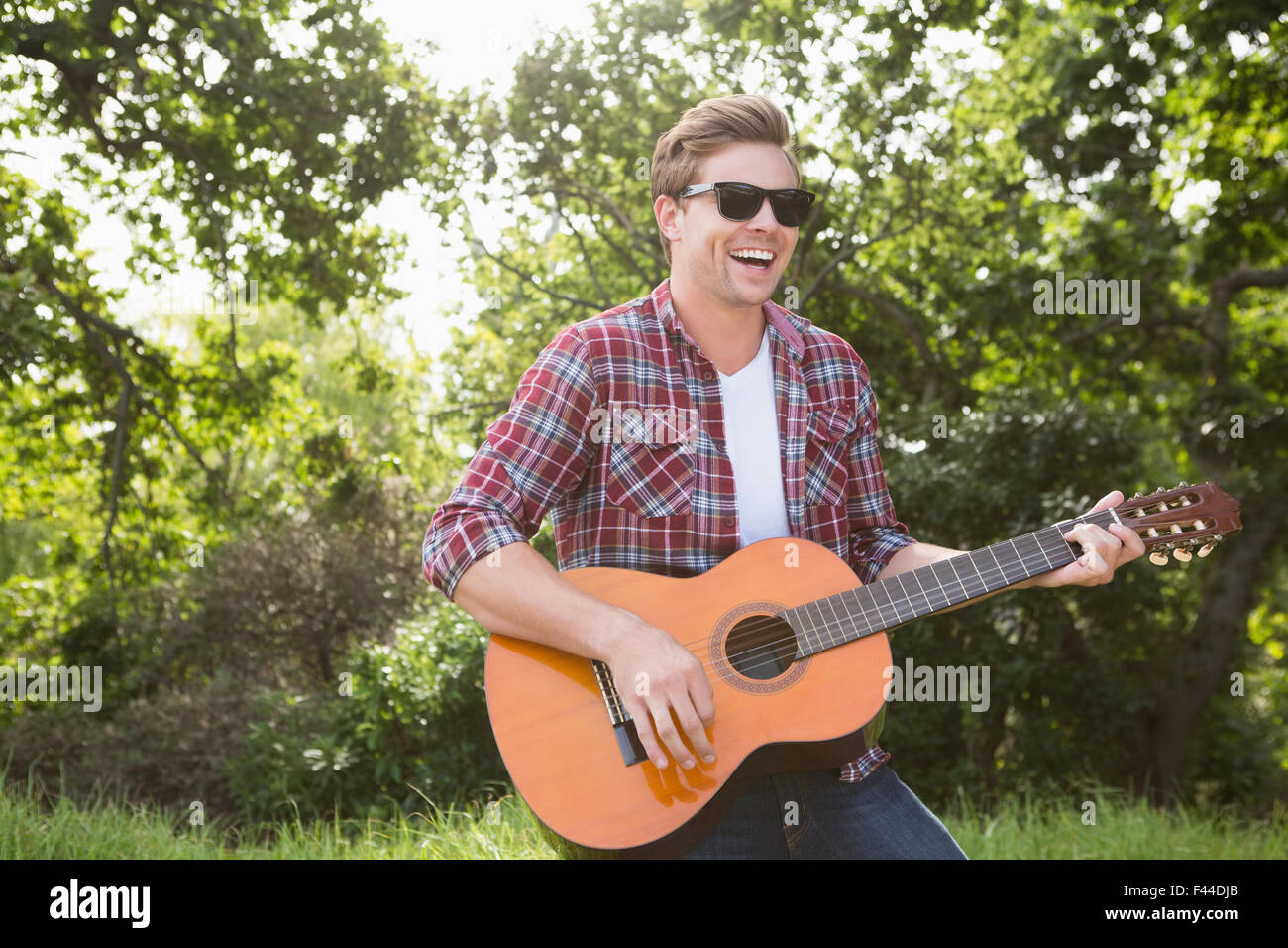 Handsome hipster playing the guitar Stock Photo - Alamy