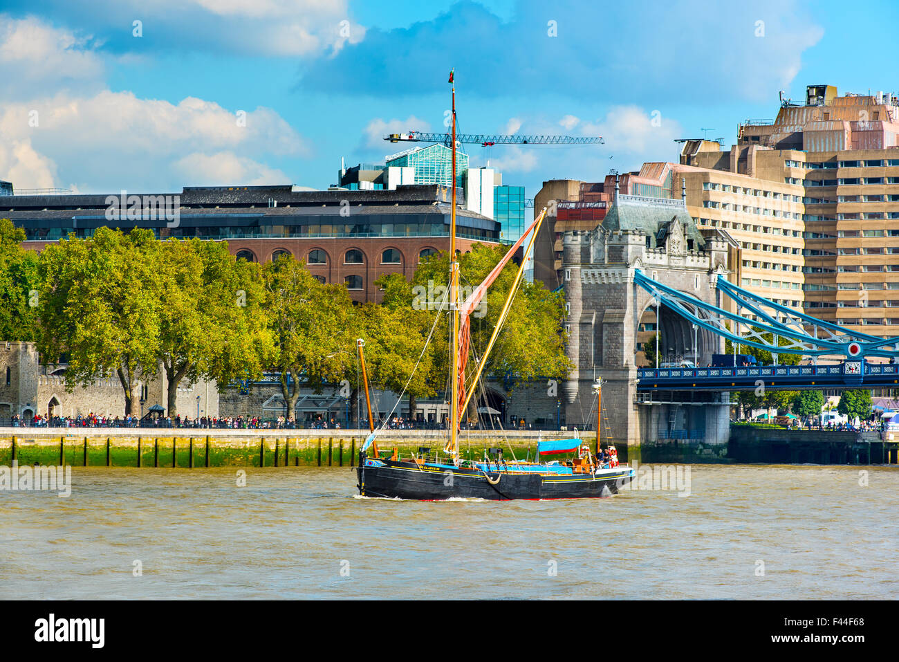 Thames Sailing Barge Gladys in the Pool of London Stock Photo - Alamy