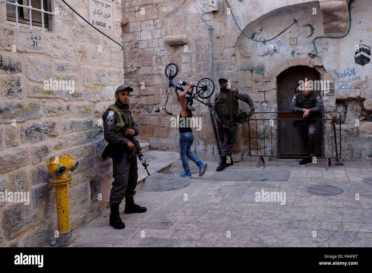 Muslim Soldiers High Resolution Stock Photography and Images - Alamy