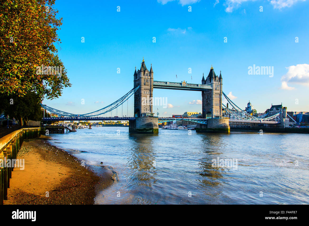 River thames beach hi-res stock photography and images - Alamy